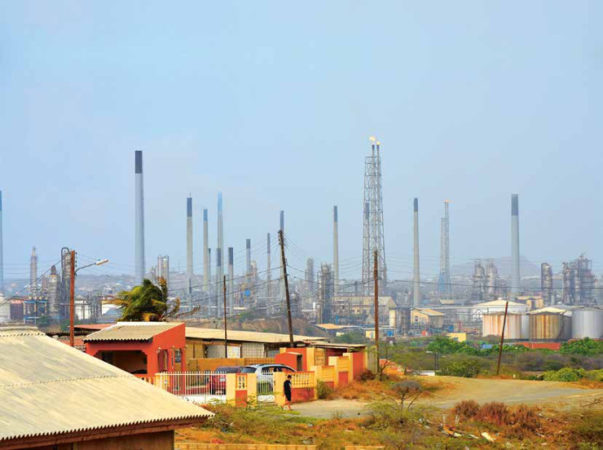 Isla raffinaderij maakt mensen ziek: "Dit is te groot voor het eiland ...