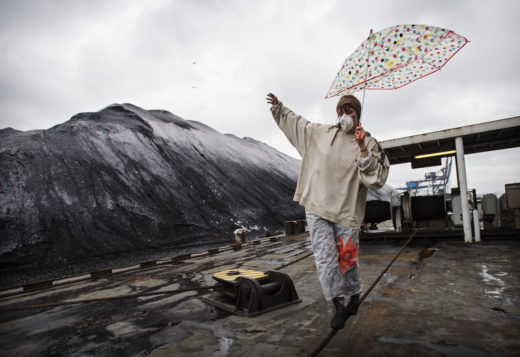 Code Rood in de Amsterdamse haven: nee tegen kolen - Down To Earth Magazine